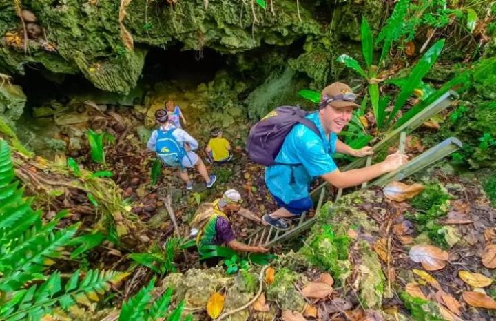 Jungles and Caves Tour of Atiu - South Pacific Luxury Travel Absolute ...